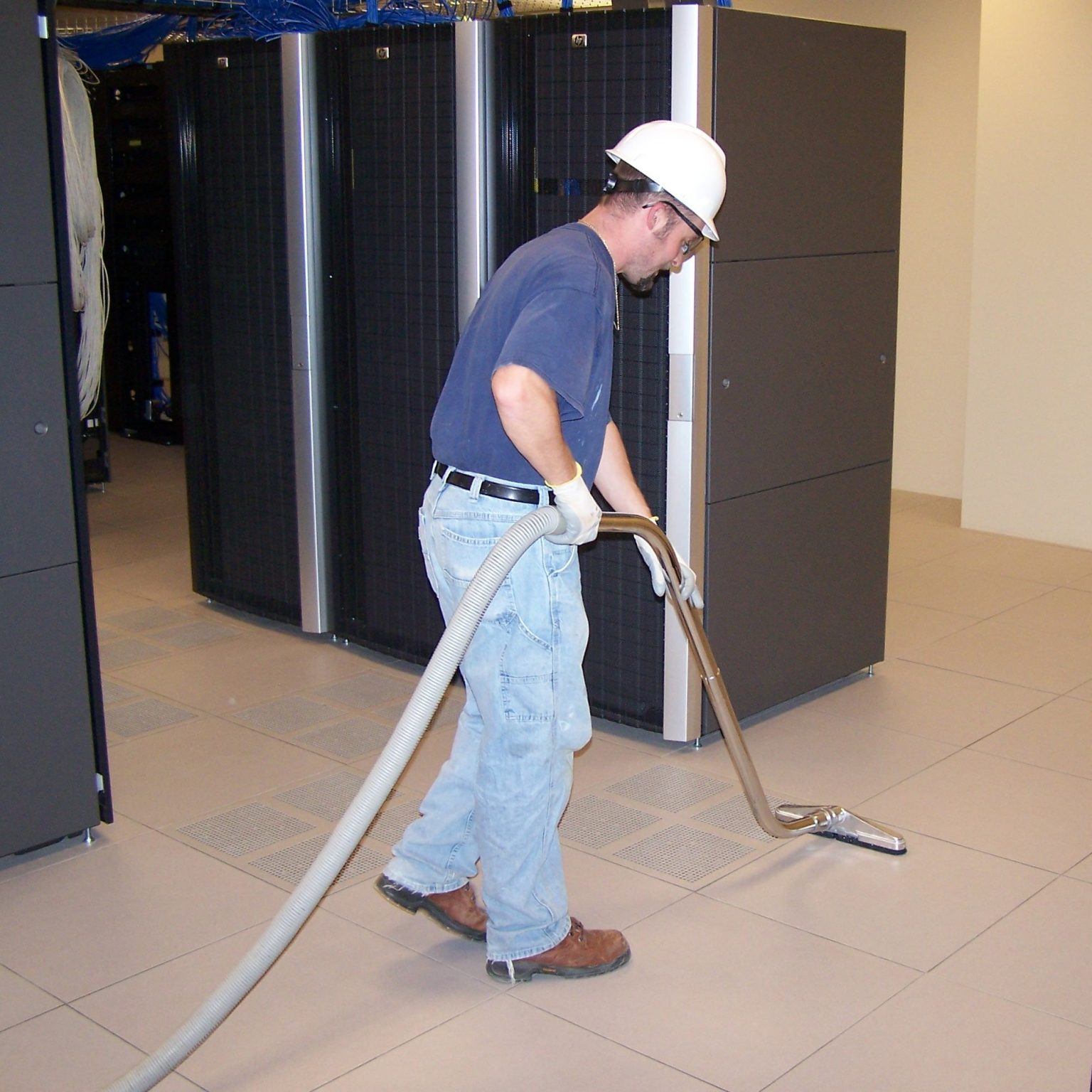 Data Center Cleaning – I Data Centre Solutions